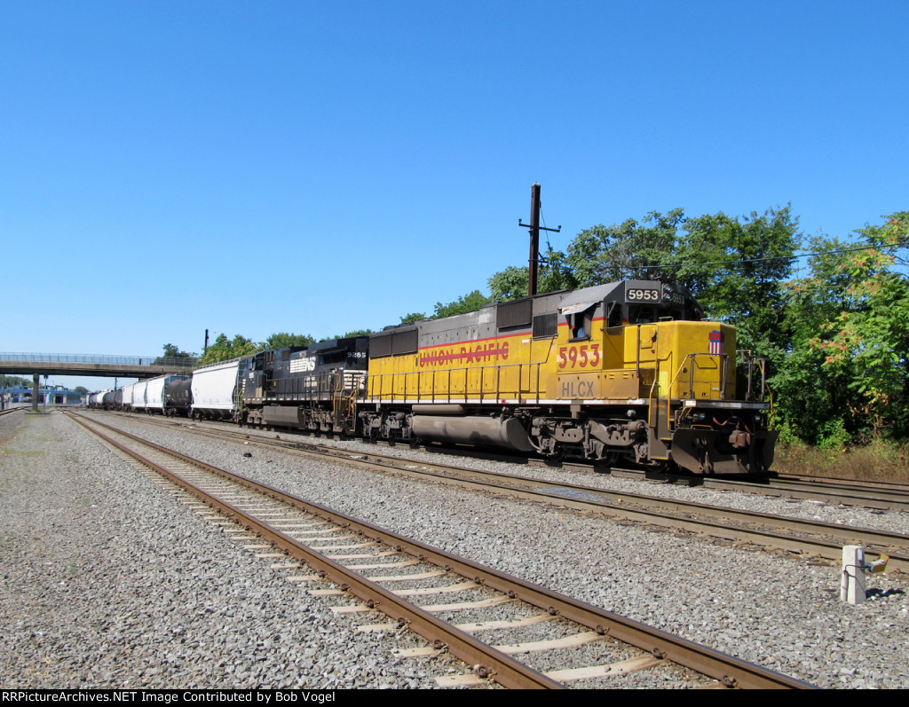 HLCX 5953 and NS 9285